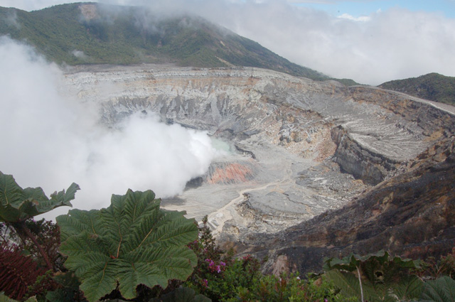 Vista satelital del volcán Poás | Imágenes de Costa Rica